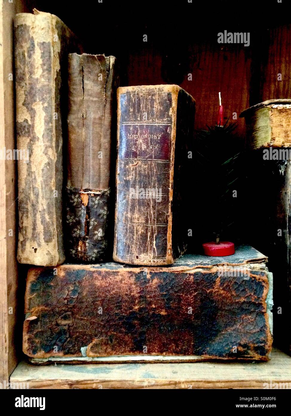 Vintage book collection hi-res stock photography and images - Alamy