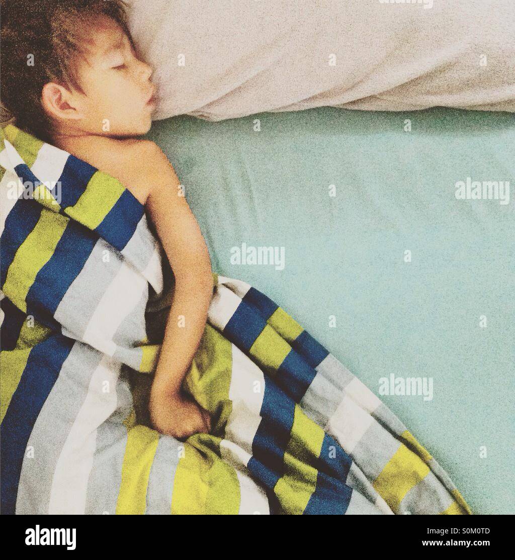 Sleep kid hi-res stock photography and images - Alamy