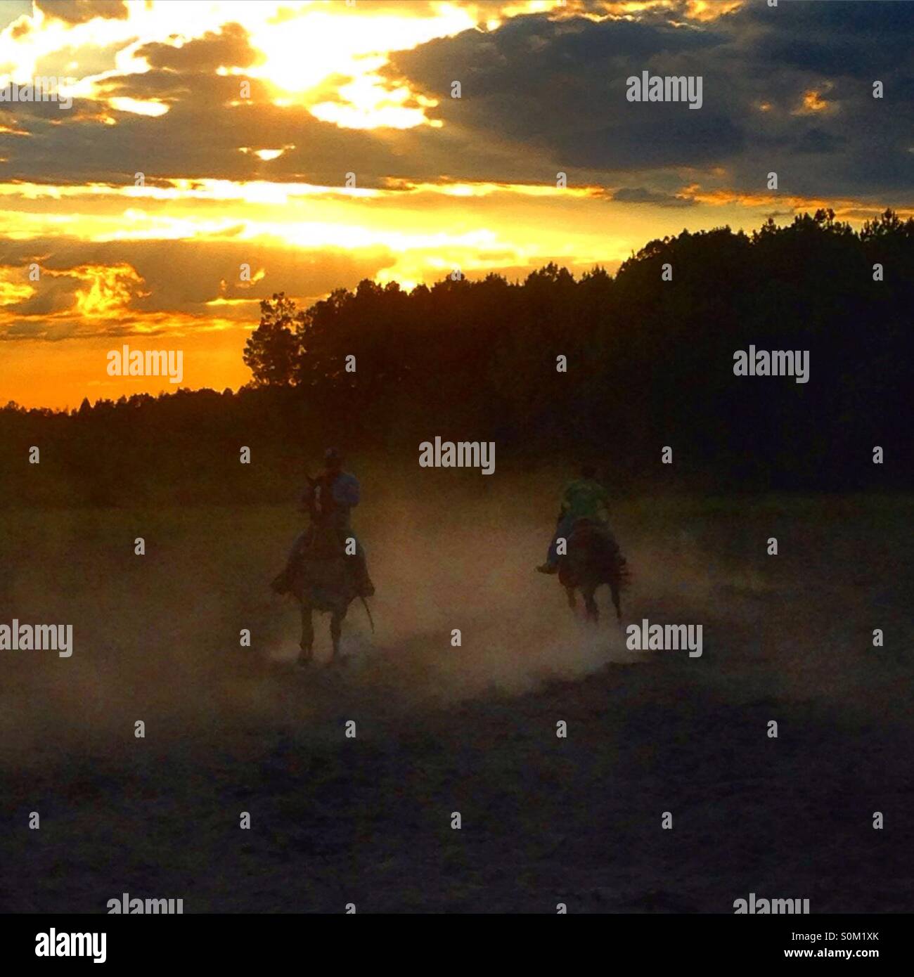 Horseback cowboys hi-res stock photography and images - Alamy