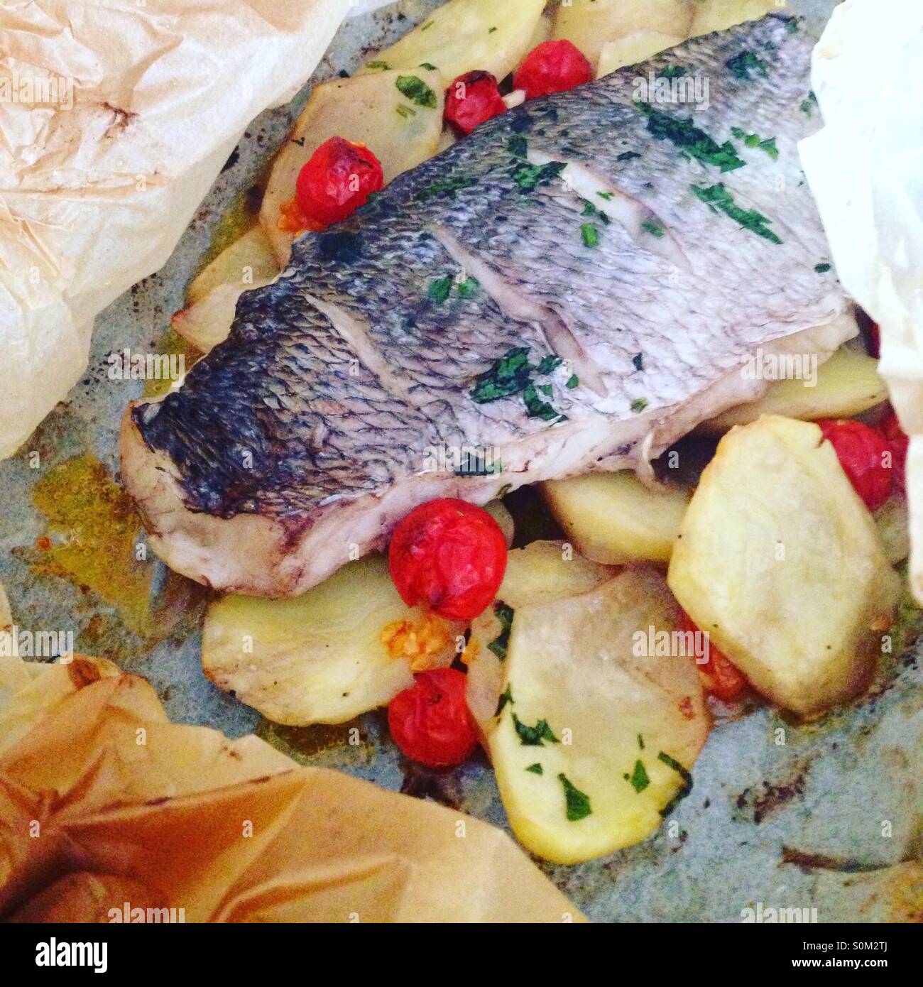 Seafood cartoccio hi-res stock photography and images - Alamy