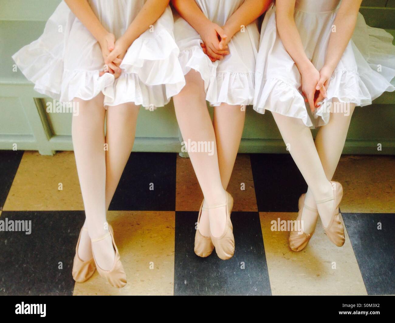 Ballet legs hi-res stock photography and images - Alamy