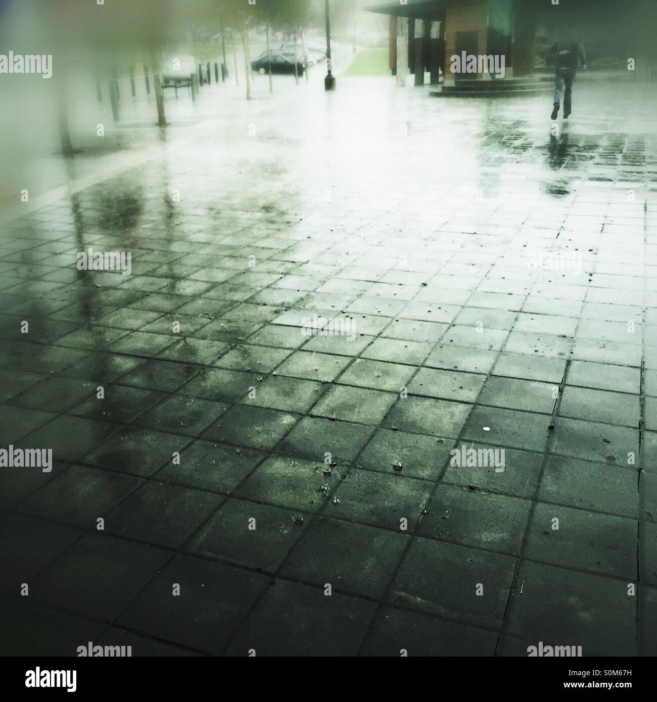 A city square in the rain Stock Photo - Alamy