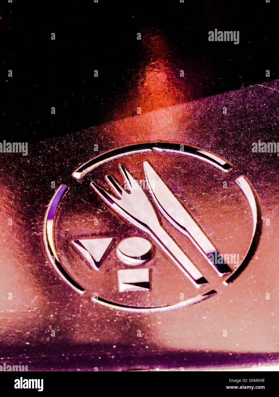 Cut Through Place Setting Stock Photo Alamy cut-through-place-setting-stock-photo-alamy