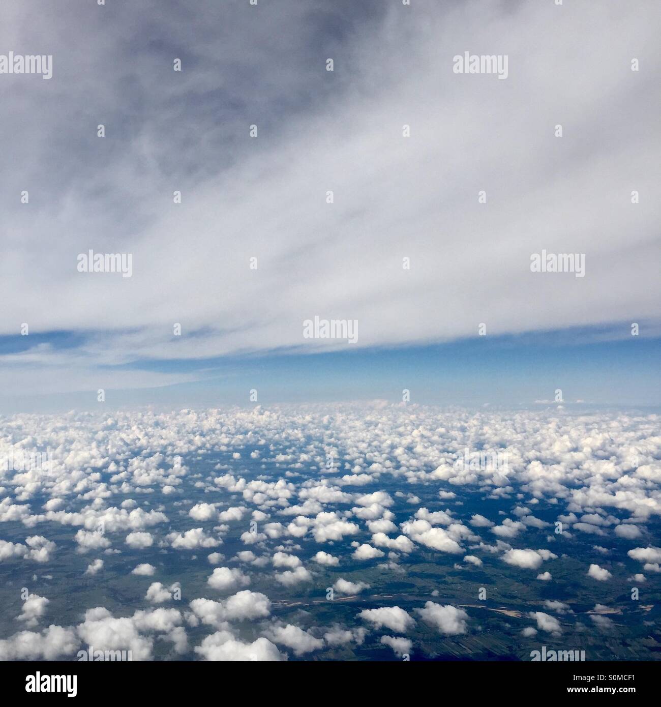 Through a plane window hi-res stock photography and images - Alamy