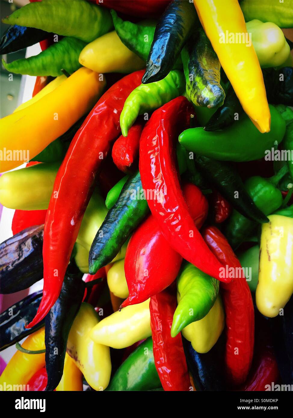 Mixed colour pepper hi-res stock photography and images - Alamy