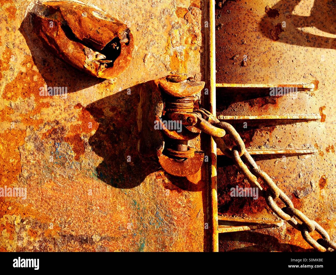 Rust chain hi-res stock photography and images - Alamy