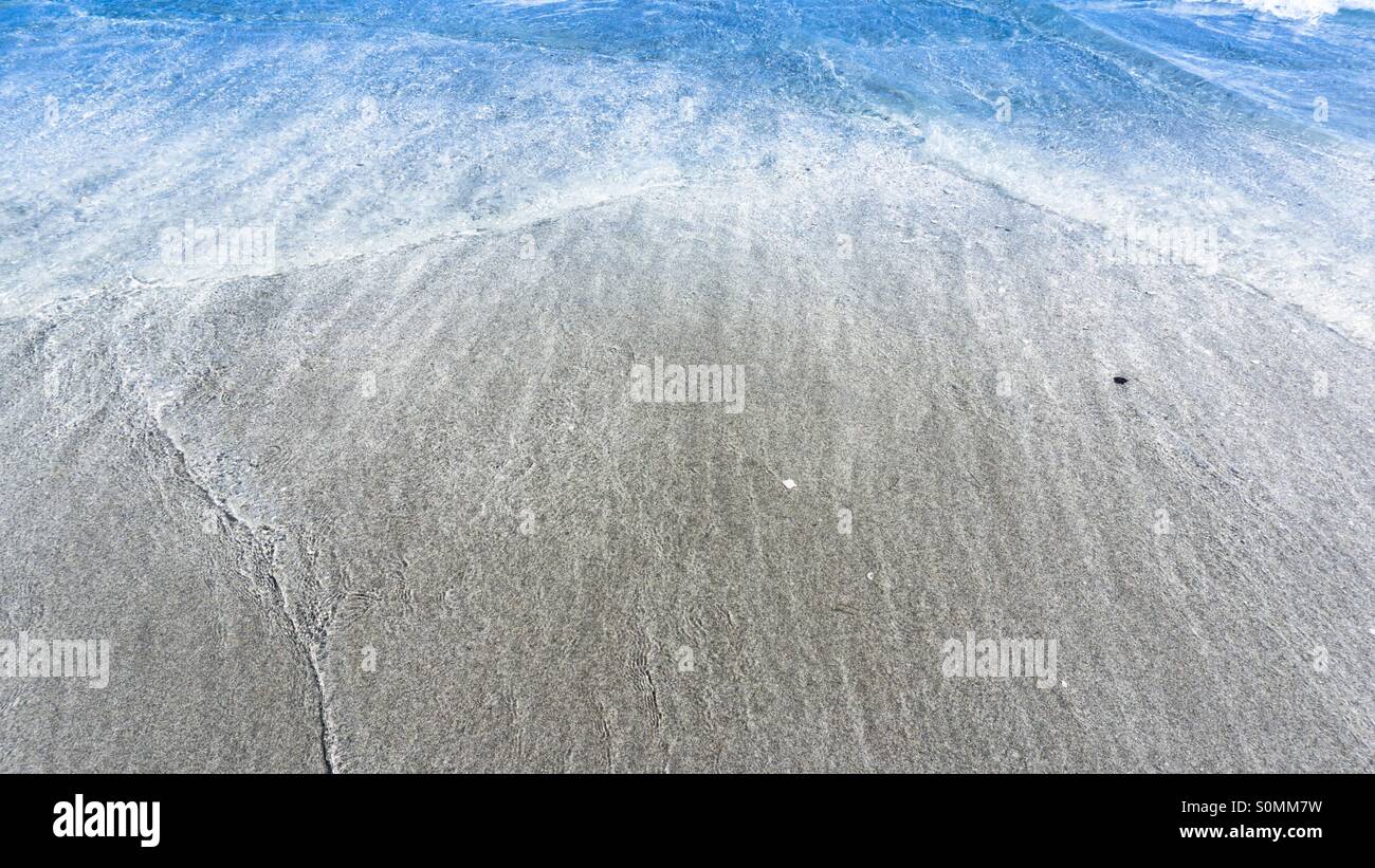 Clear blue ocean hi-res stock photography and images - Alamy