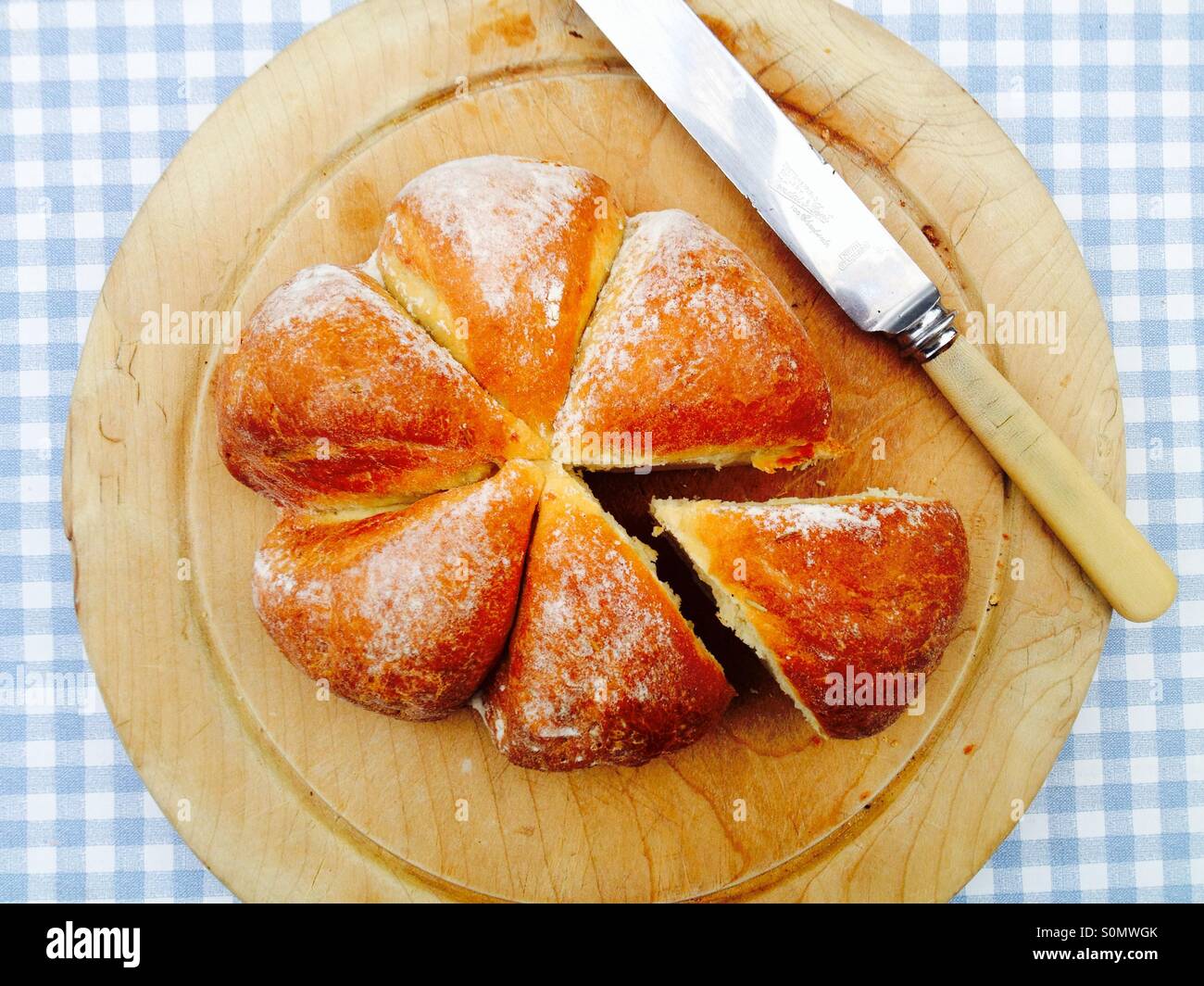 Cornish Cruncher round bread loaf Stock Photo - Alamy
