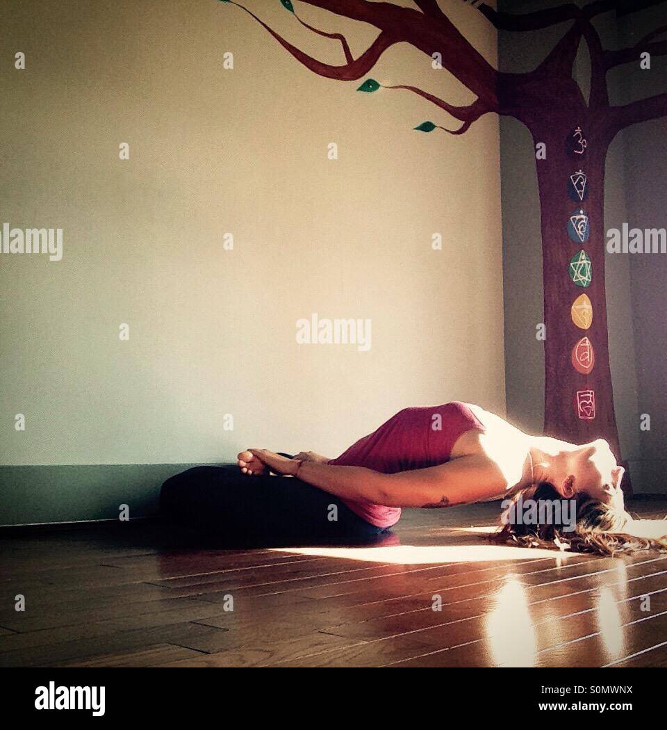 Yoga girl hi-res stock photography and images - Alamy