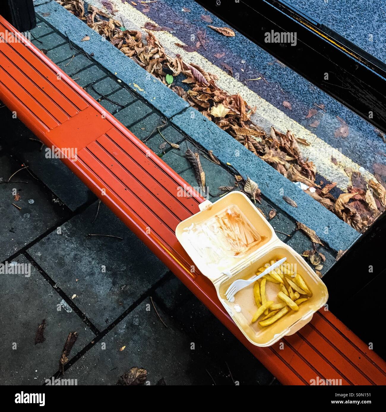 Bus stop shelter litter bin hi-res stock photography and images - Alamy