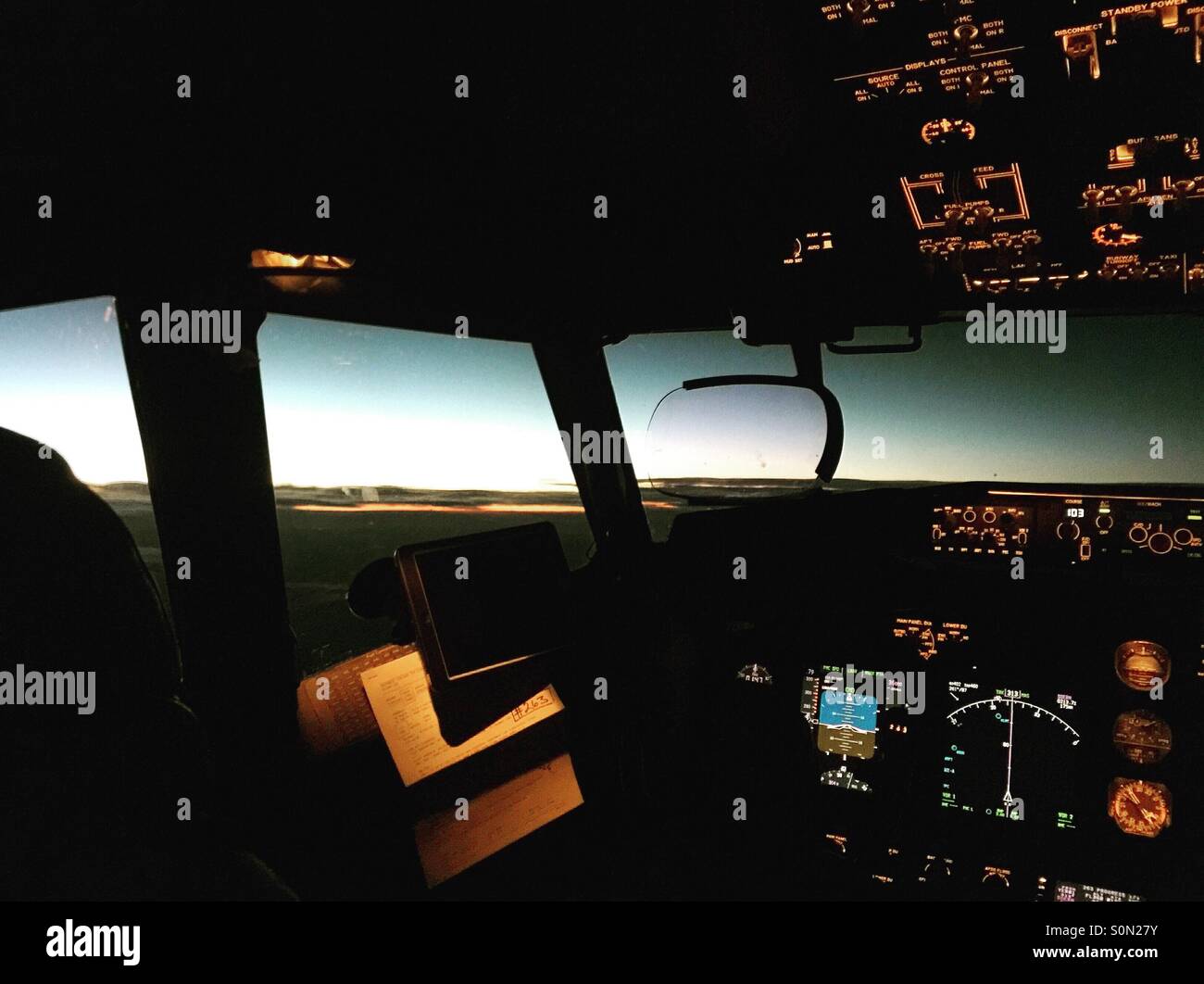 Boeing 737 Cockpit Night