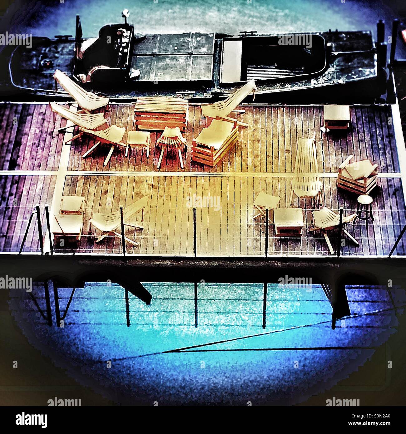 Wait tables hi-res stock photography and images - Alamy