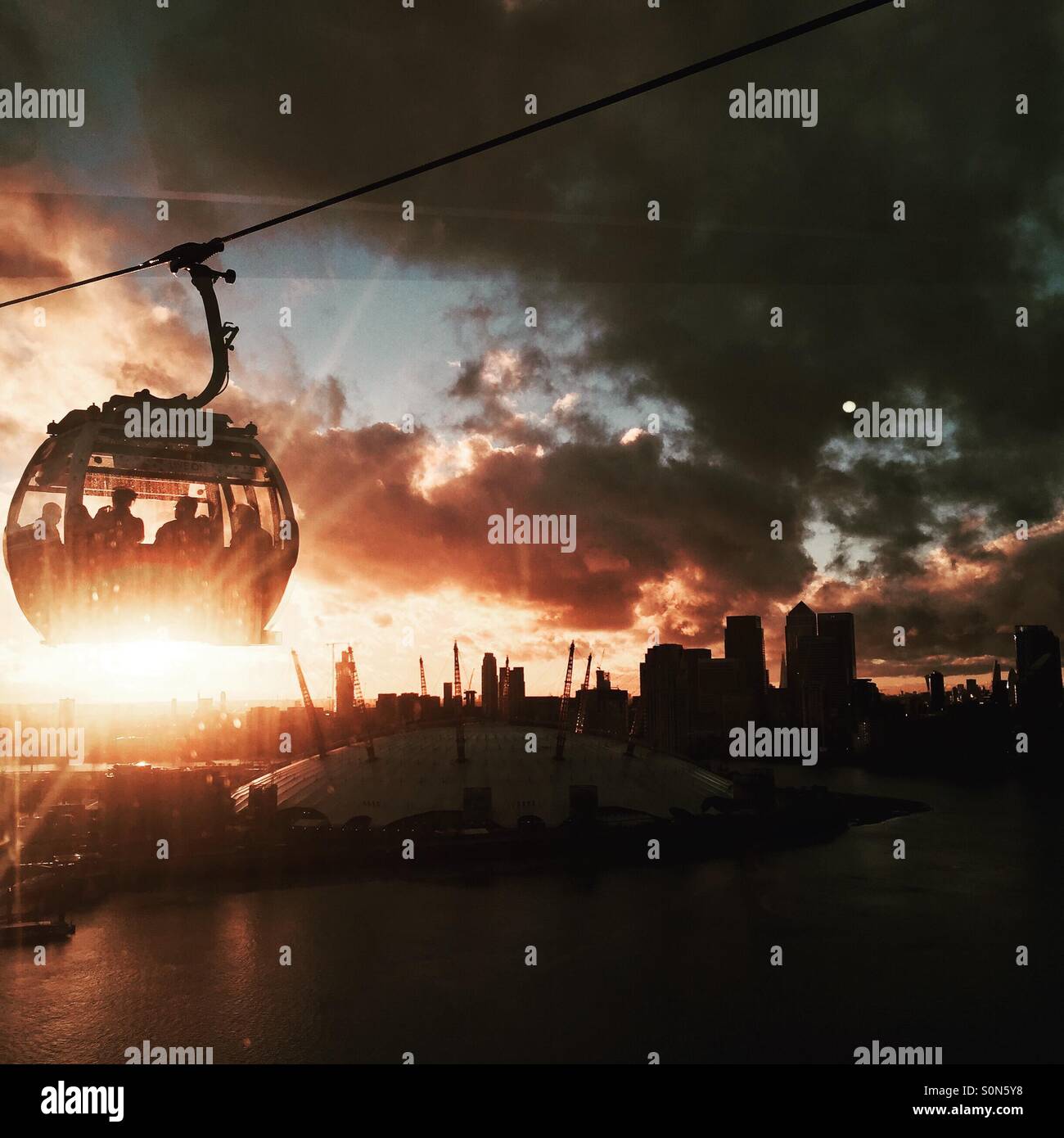 Emirates cable car o2 hi-res stock photography and images - Alamy