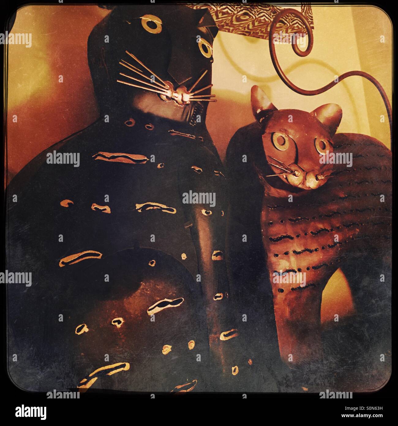 Metal cats hi-res stock photography and images - Alamy