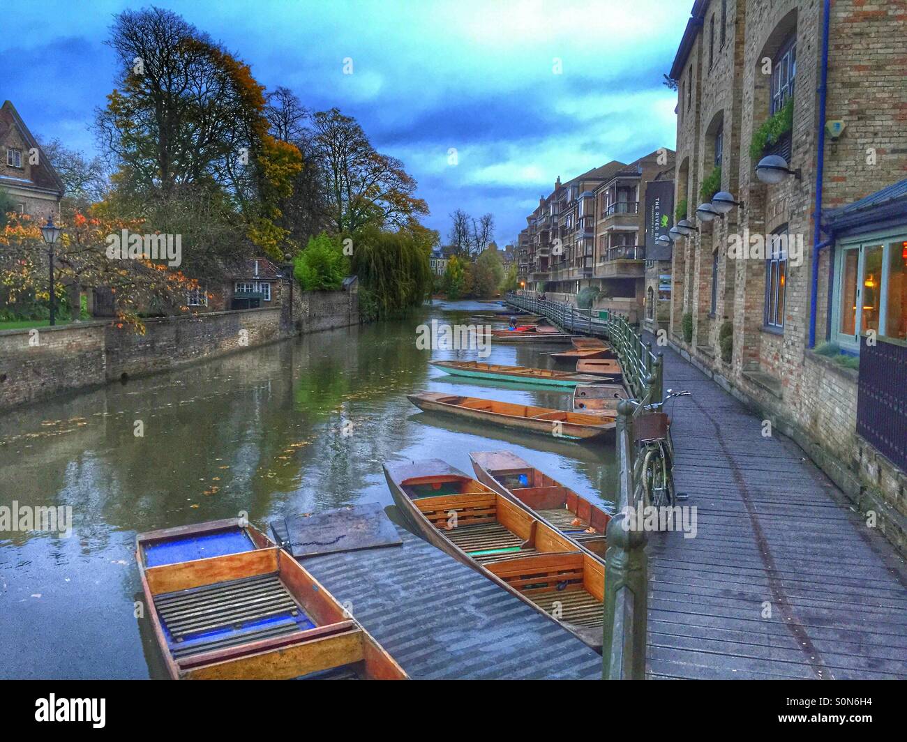 Riverside water hi-res stock photography and images - Alamy