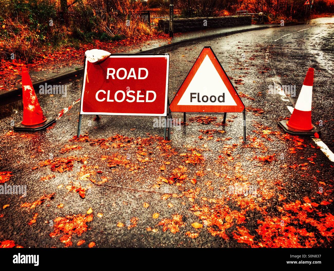 Flood signs hi-res stock photography and images - Alamy