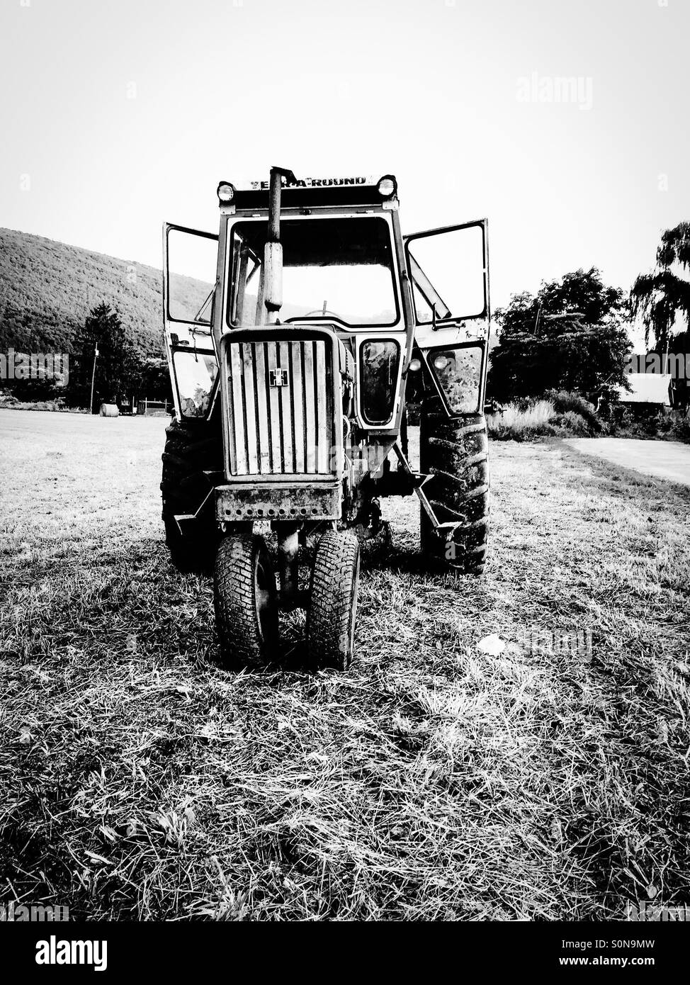 Rustic Tractor Stock Photos & Rustic Tractor Stock Images - Alamy