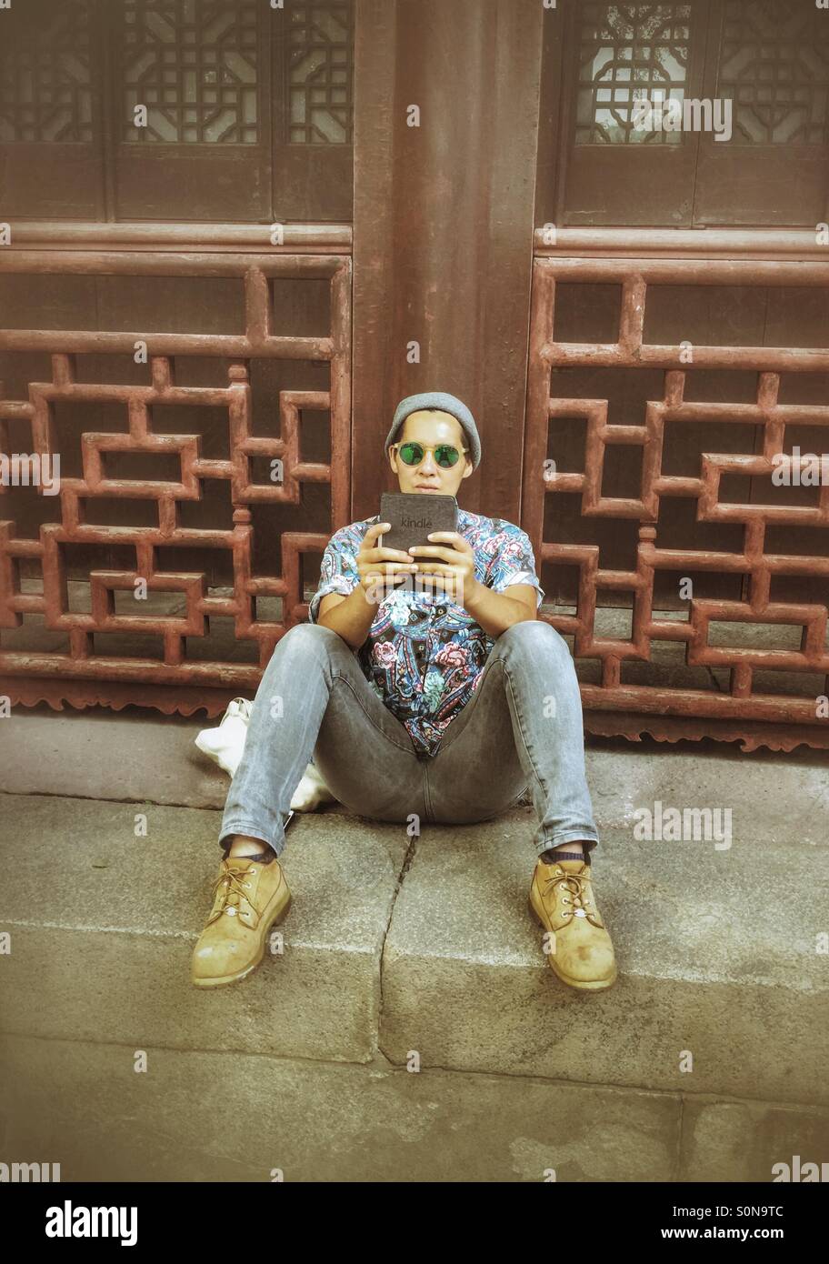 Kindle reading hi-res stock photography and images - Alamy