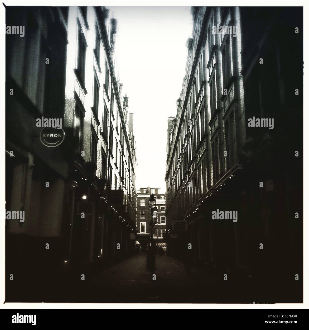 Quiet alleyway in London Stock Photo - Alamy