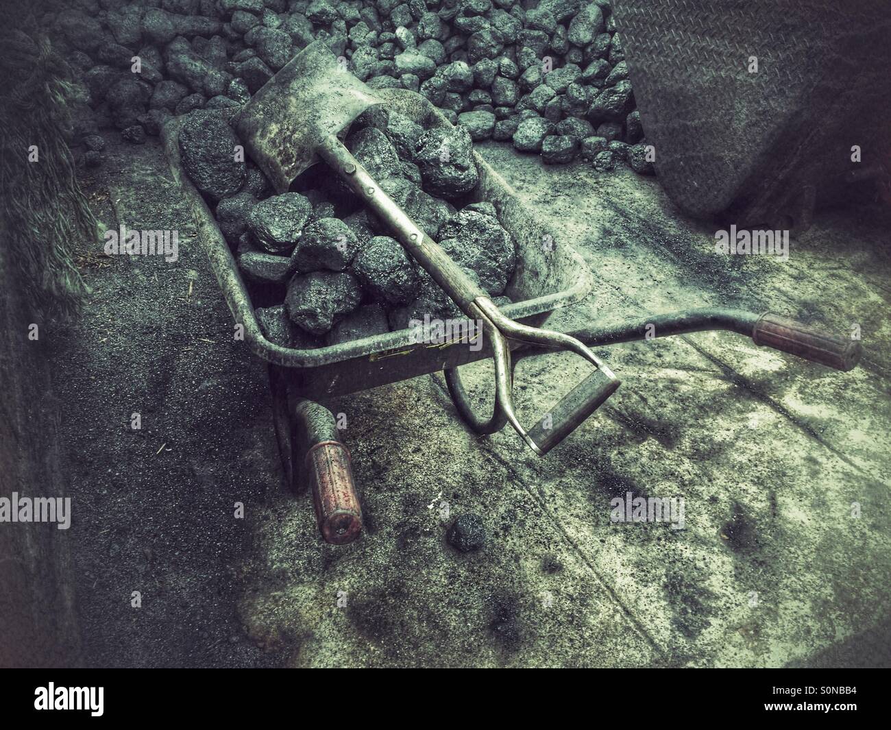 Loading shovel fire hi-res stock photography and images - Alamy