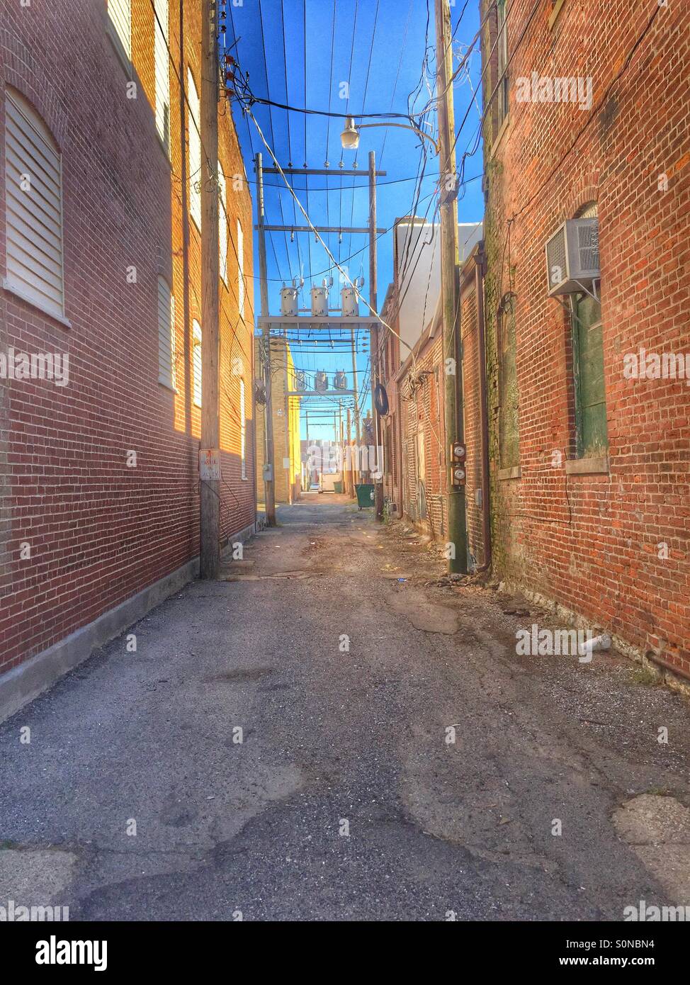 Downtown alley hi-res stock photography and images - Alamy
