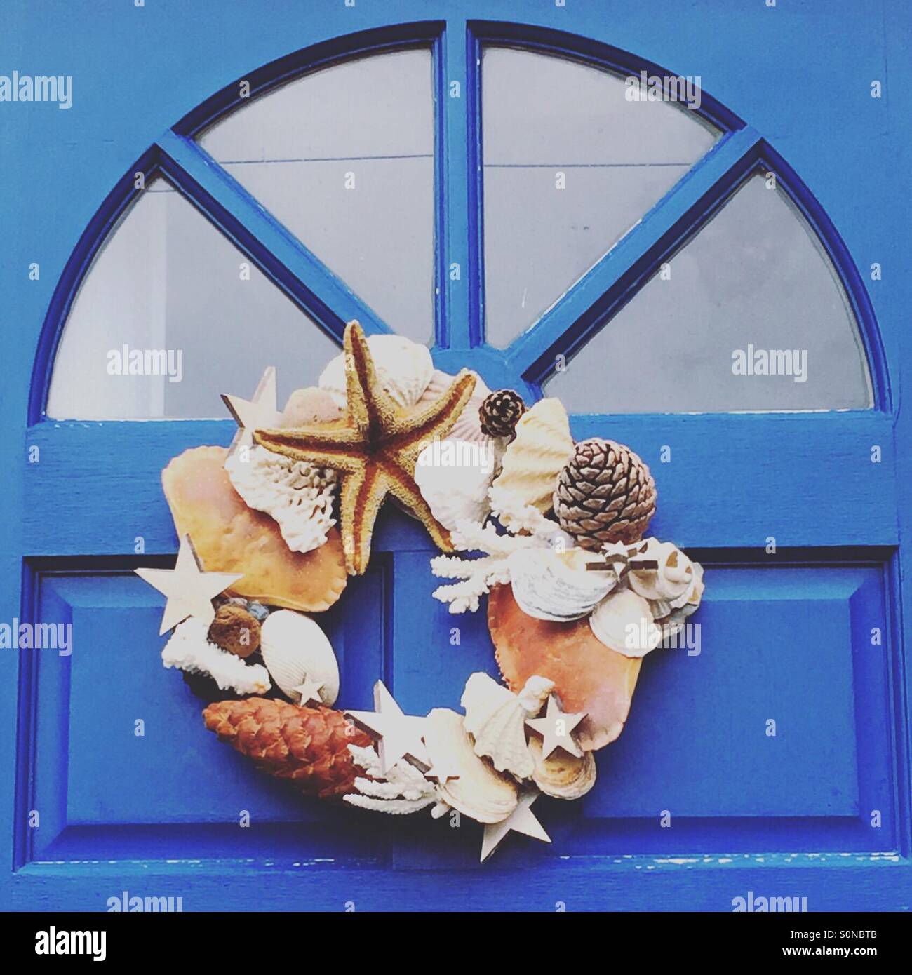 Wreath of shells hi-res stock photography and images - Alamy
