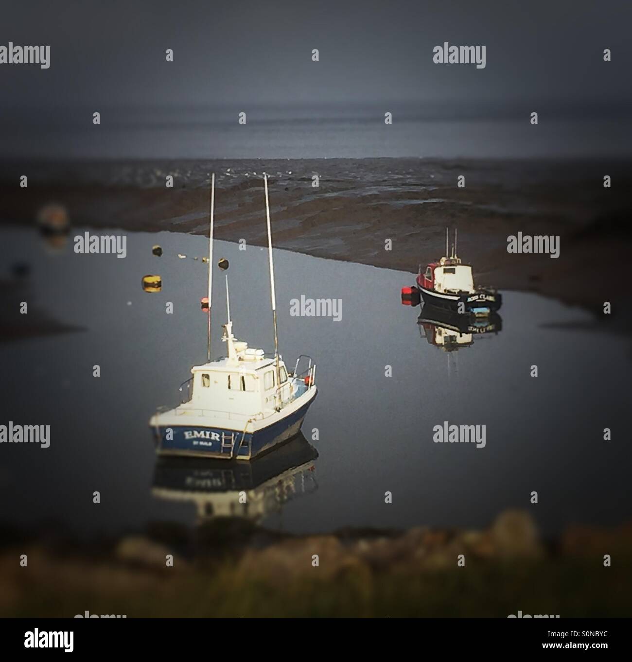 Bobbing up and down hi-res stock photography and images - Alamy