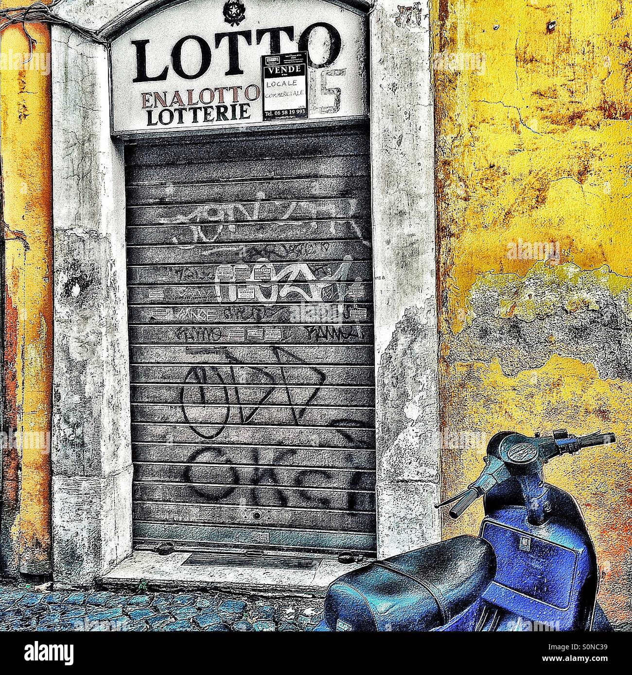 Yellow lotto sign hi-res stock photography and images - Alamy