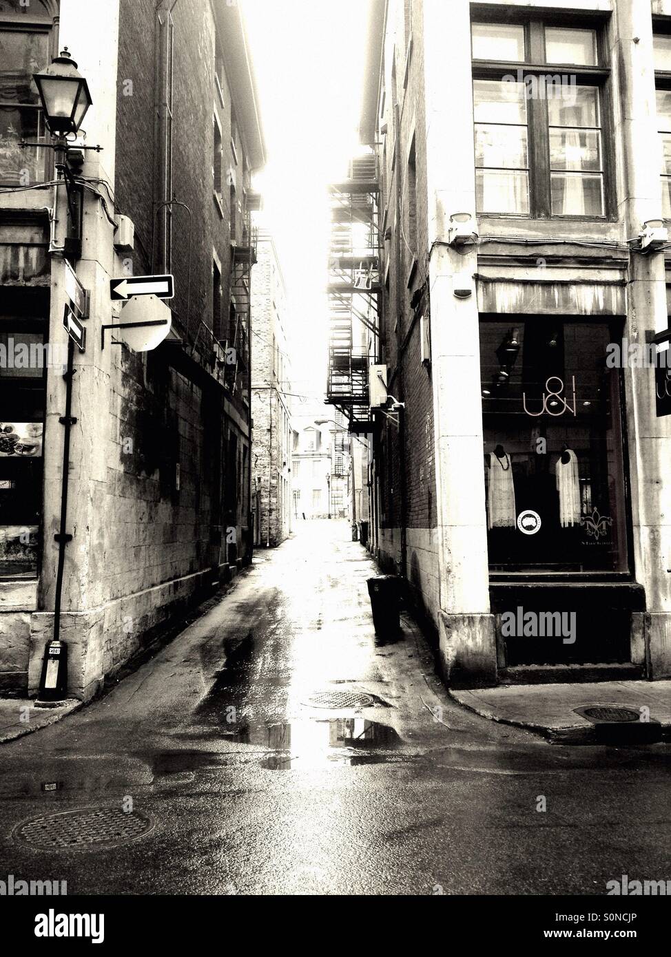 montreal old town alleyway Stock Photo - Alamy