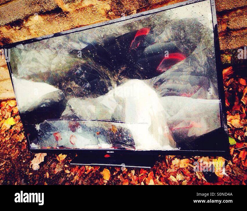 Smashed screen tv hi-res stock photography and images - Alamy