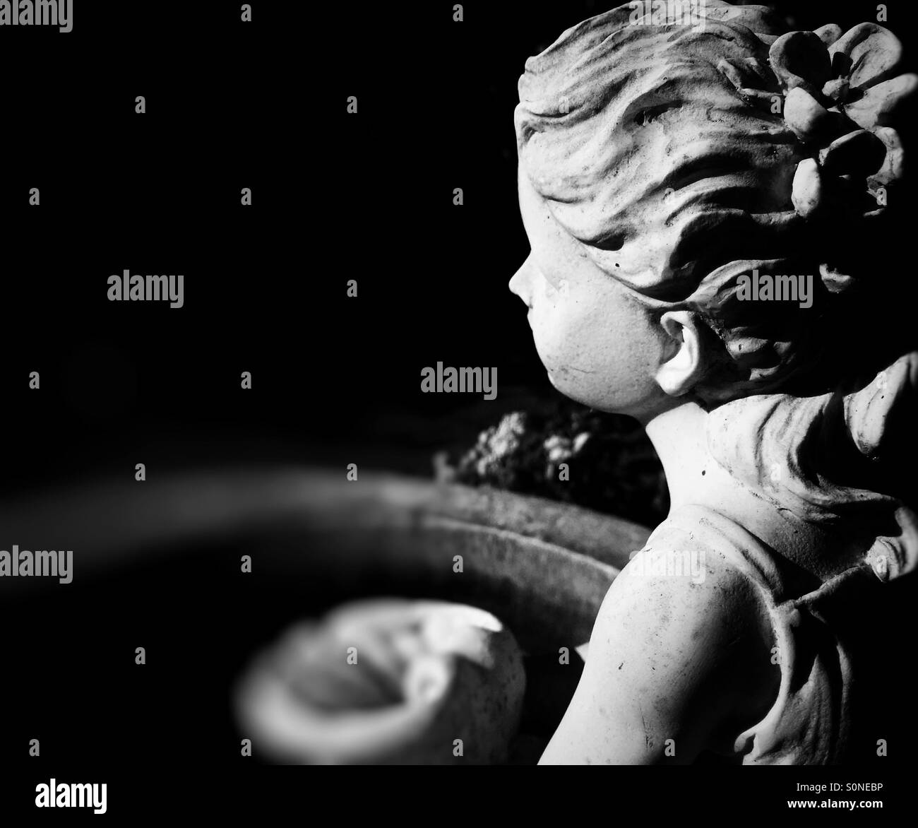 Angel statue looking forward Stock Photo - Alamy