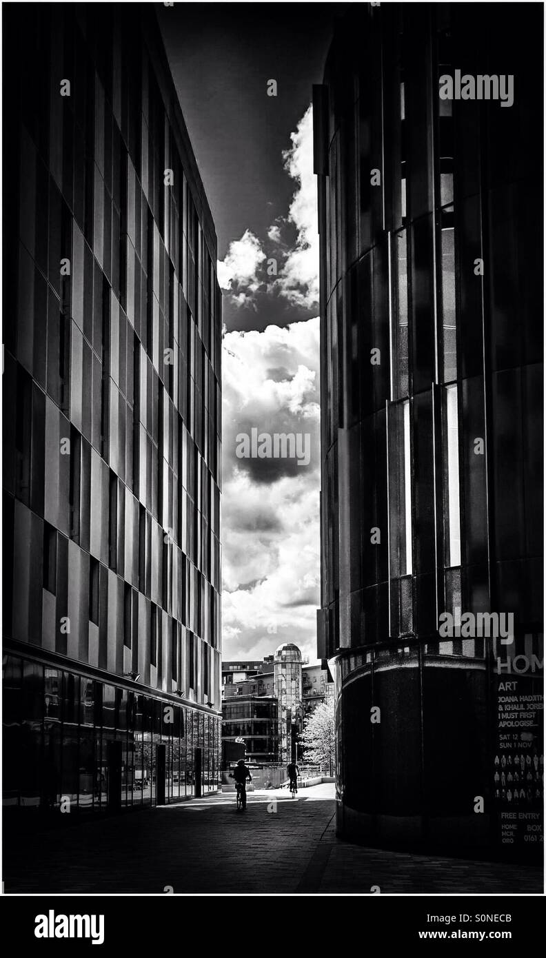 Block black hi-res stock photography and images - Alamy