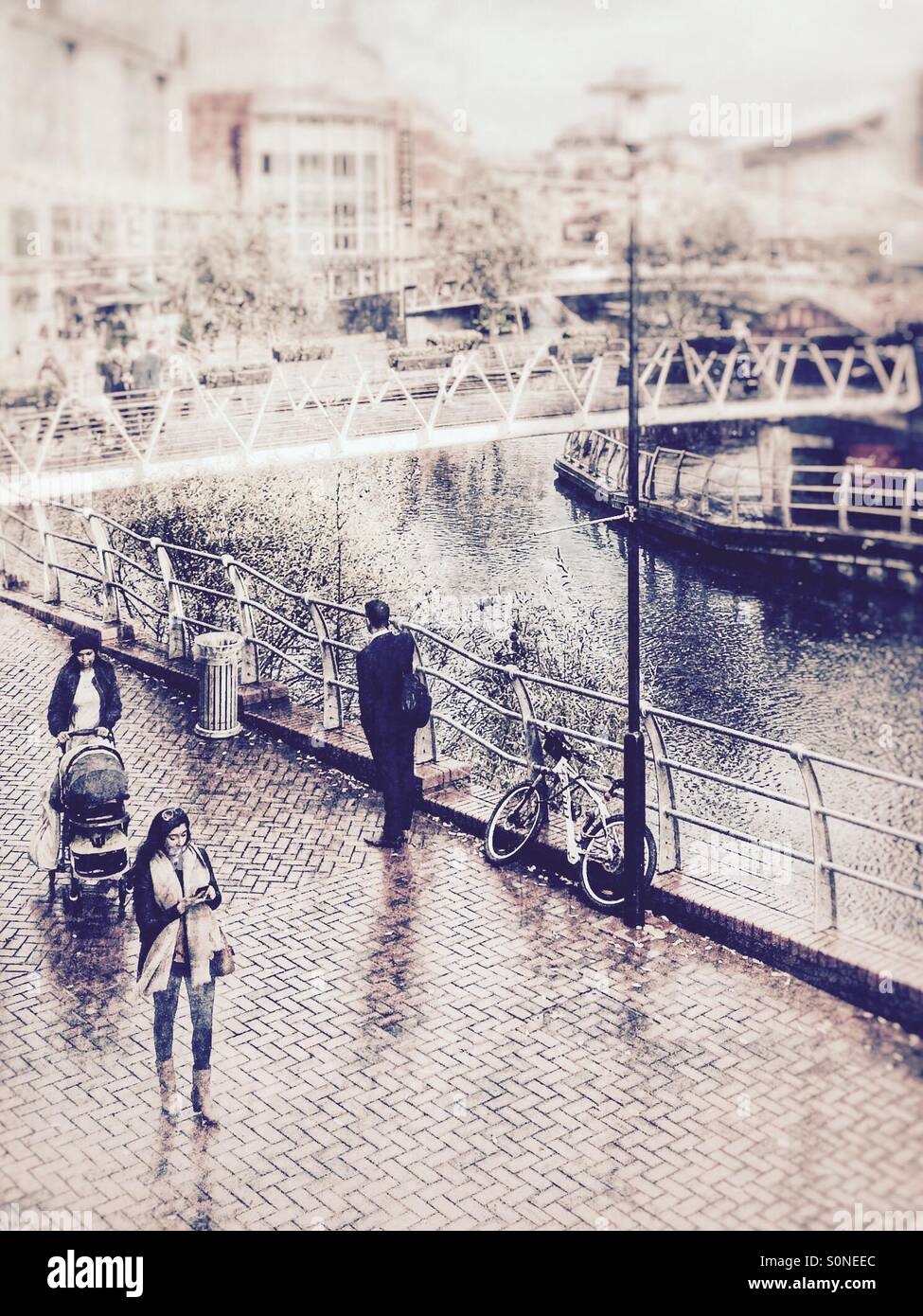 Reading Town Centre Oracle Shopping Stock Photos & Reading Town Centre ...