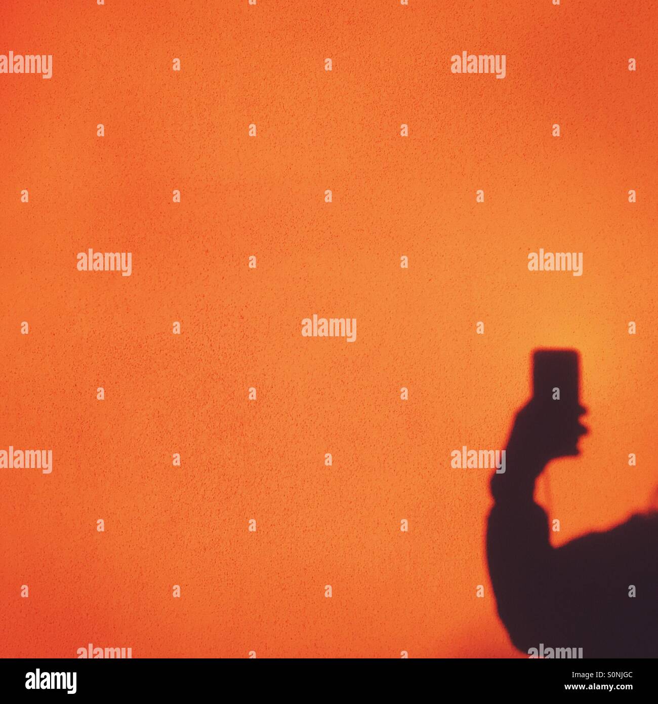 Hand holding iphone silhouette hi-res stock photography and images - Alamy