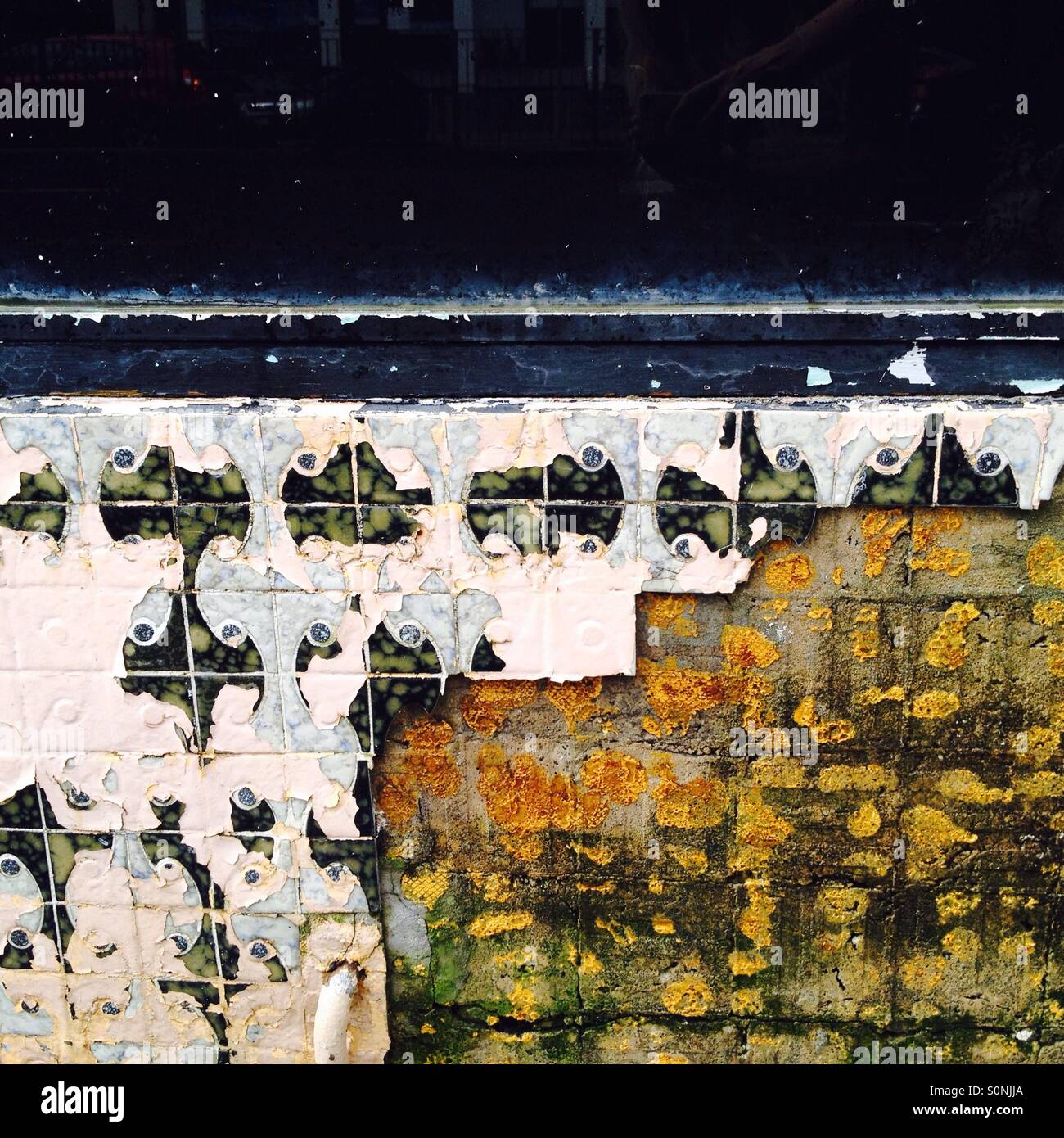 Wall decay texture hi-res stock photography and images - Alamy