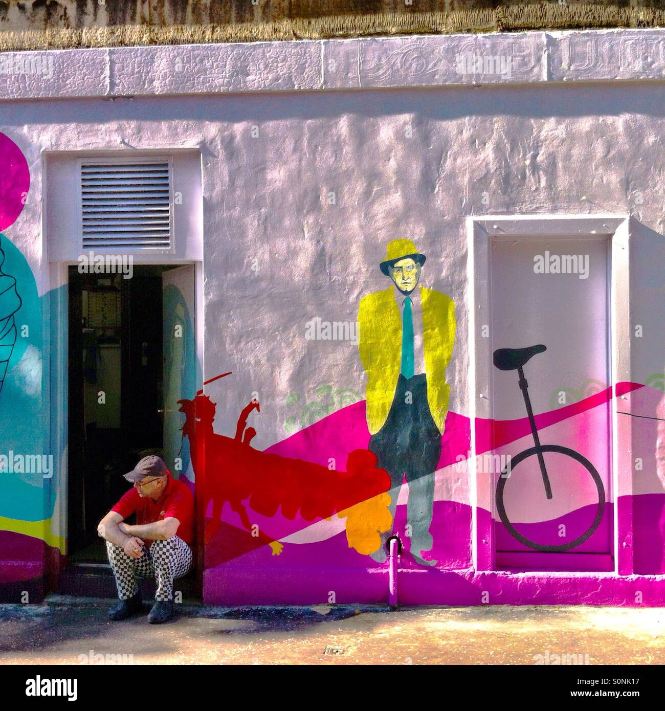 Late break hi-res stock photography and images - Alamy