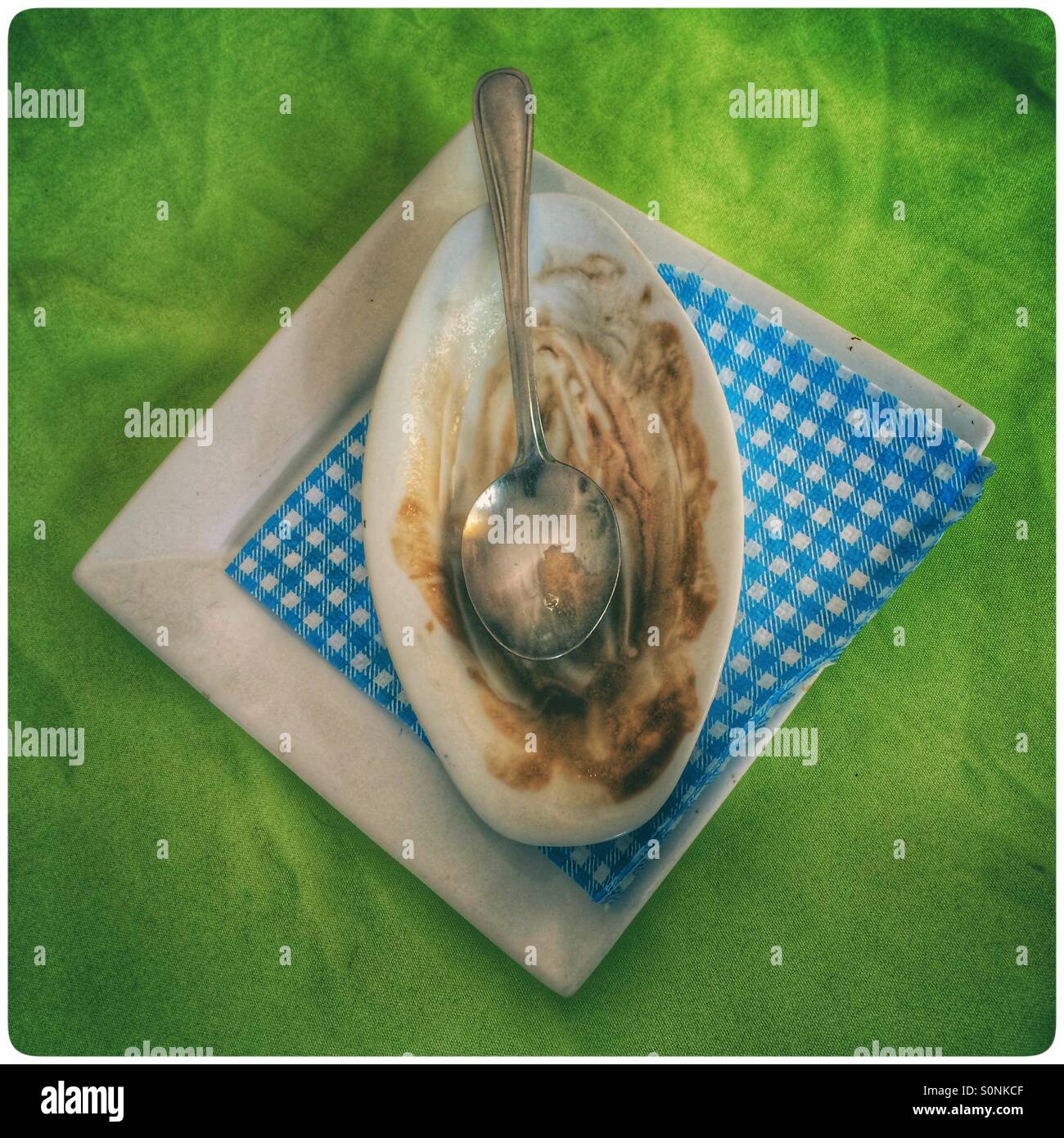 Empty plate Stock Photo - Alamy