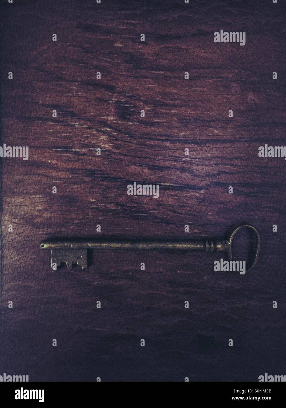 Old long key Stock Photo - Alamy