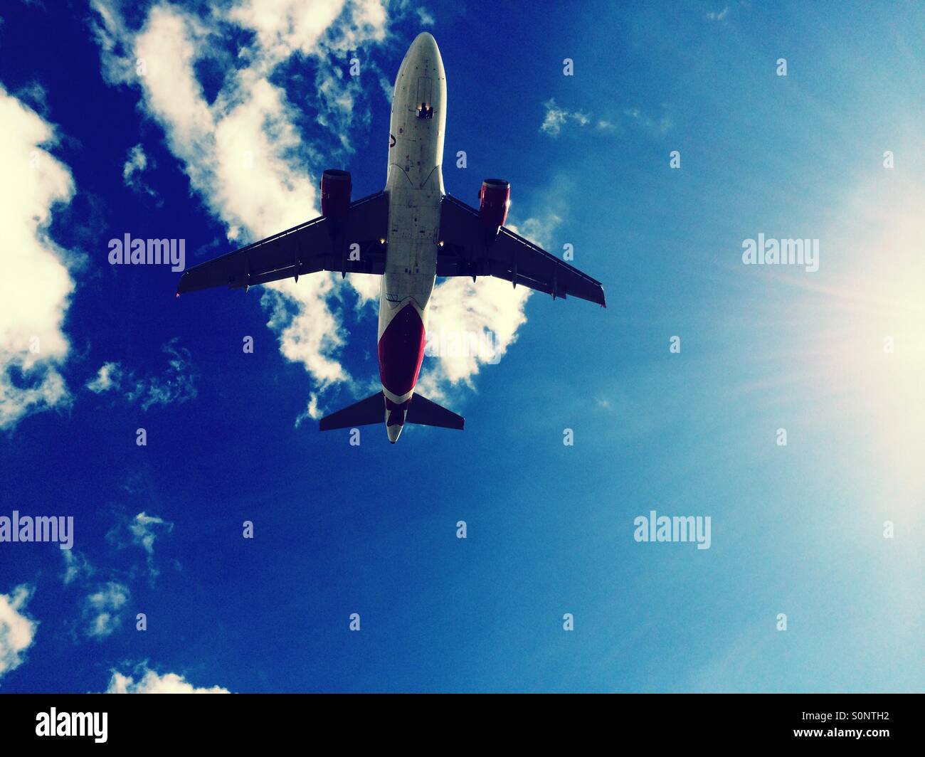 Overhead plane hi-res stock photography and images - Alamy