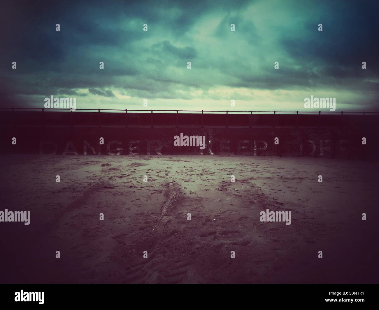 Sign warning breakwater hi-res stock photography and images - Alamy