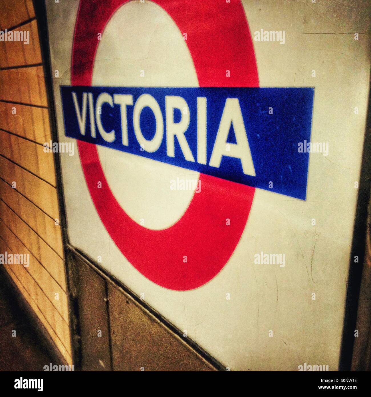 London Victoria Underground tube station Stock Photo - Alamy