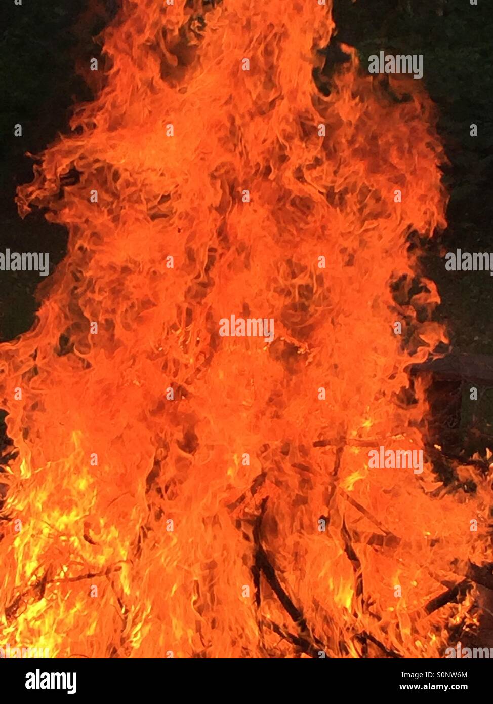 Campfire blaze hi-res stock photography and images - Alamy