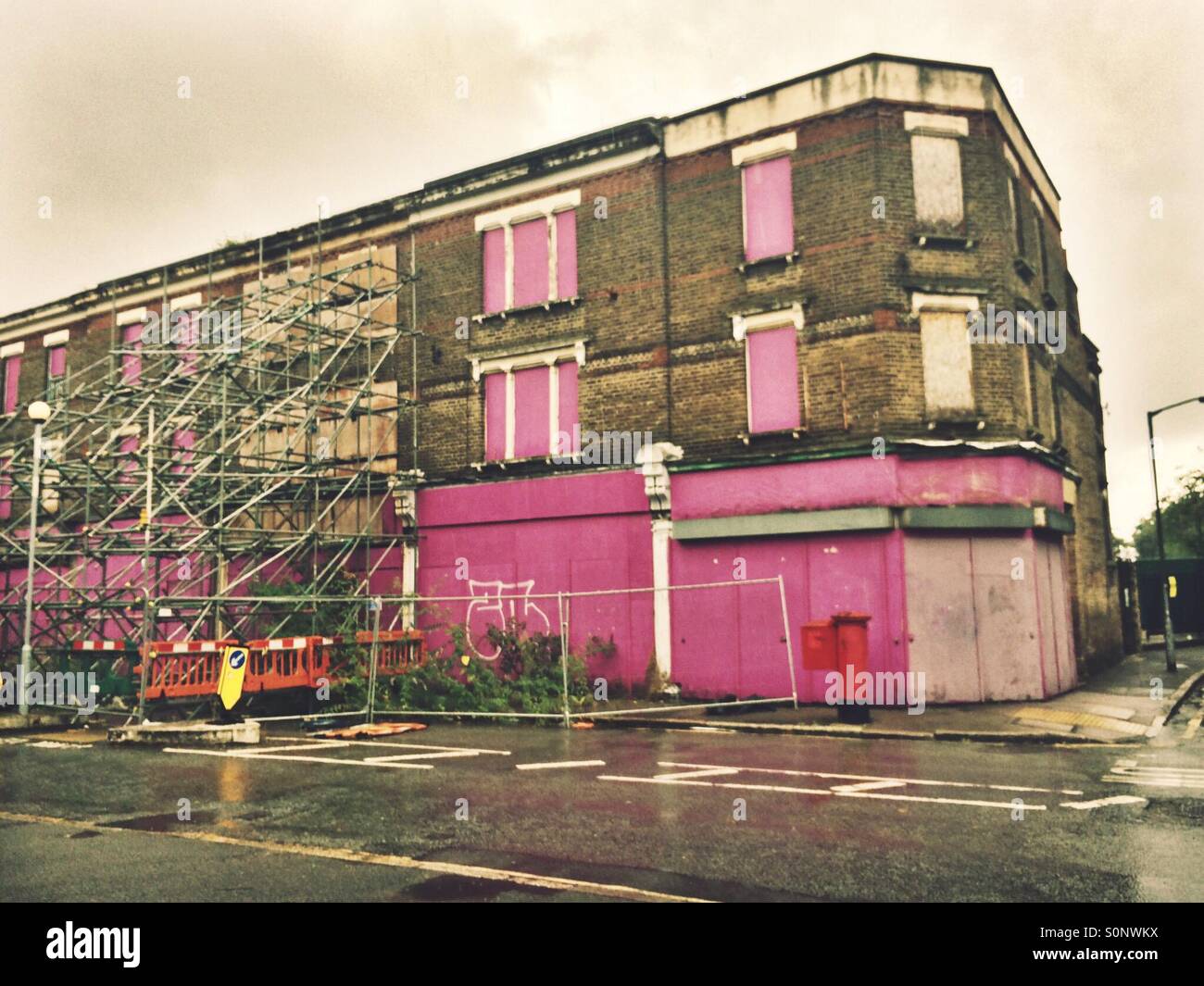 Boarded up building in London's east end Stock Photo - Alamy