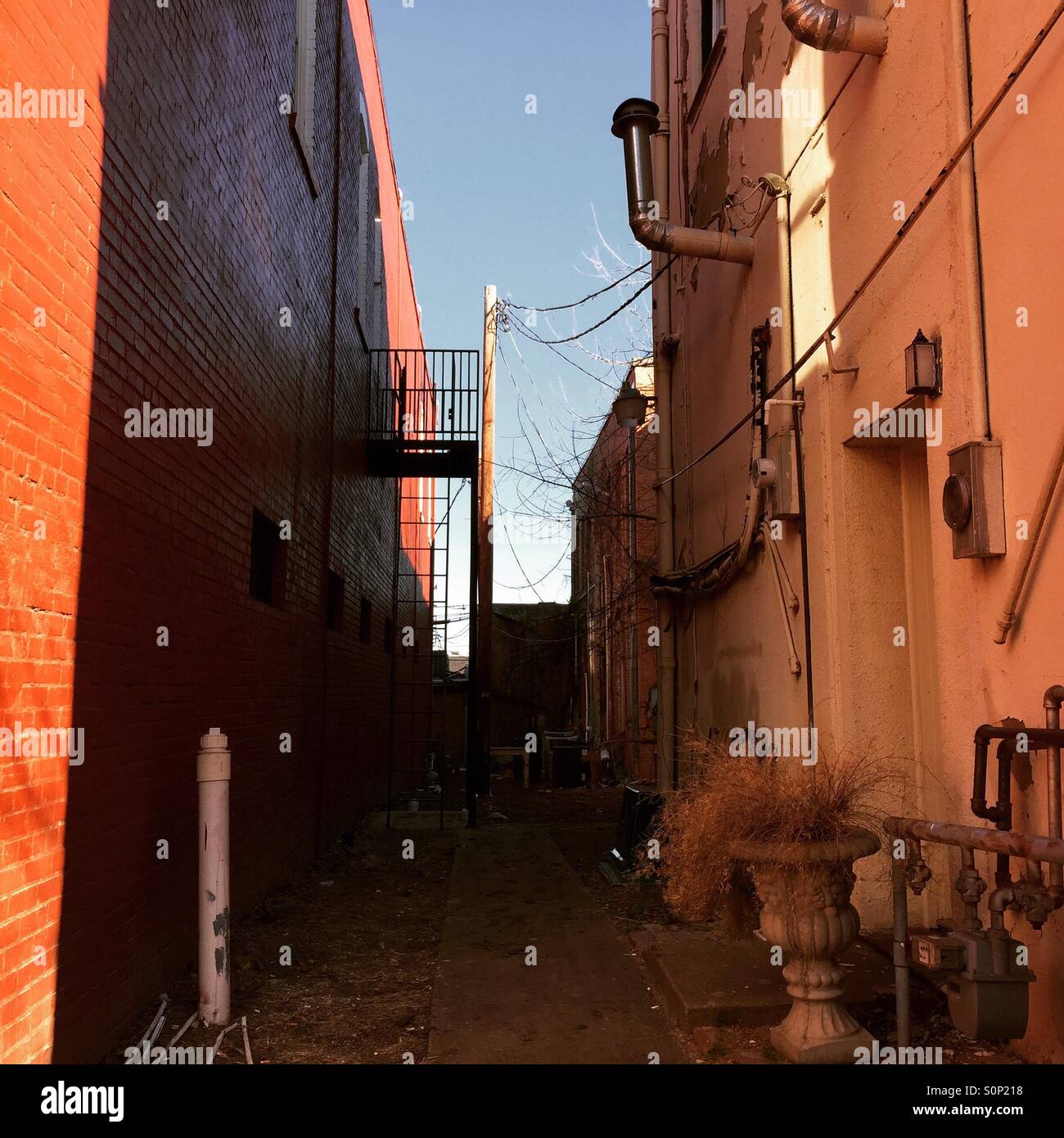 Alley way hi-res stock photography and images - Alamy