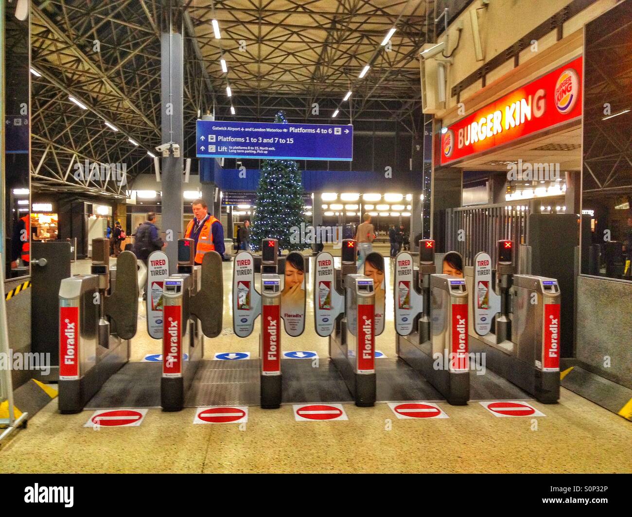 Ticket barriers at Reading railway station Stock Photo - Alamy