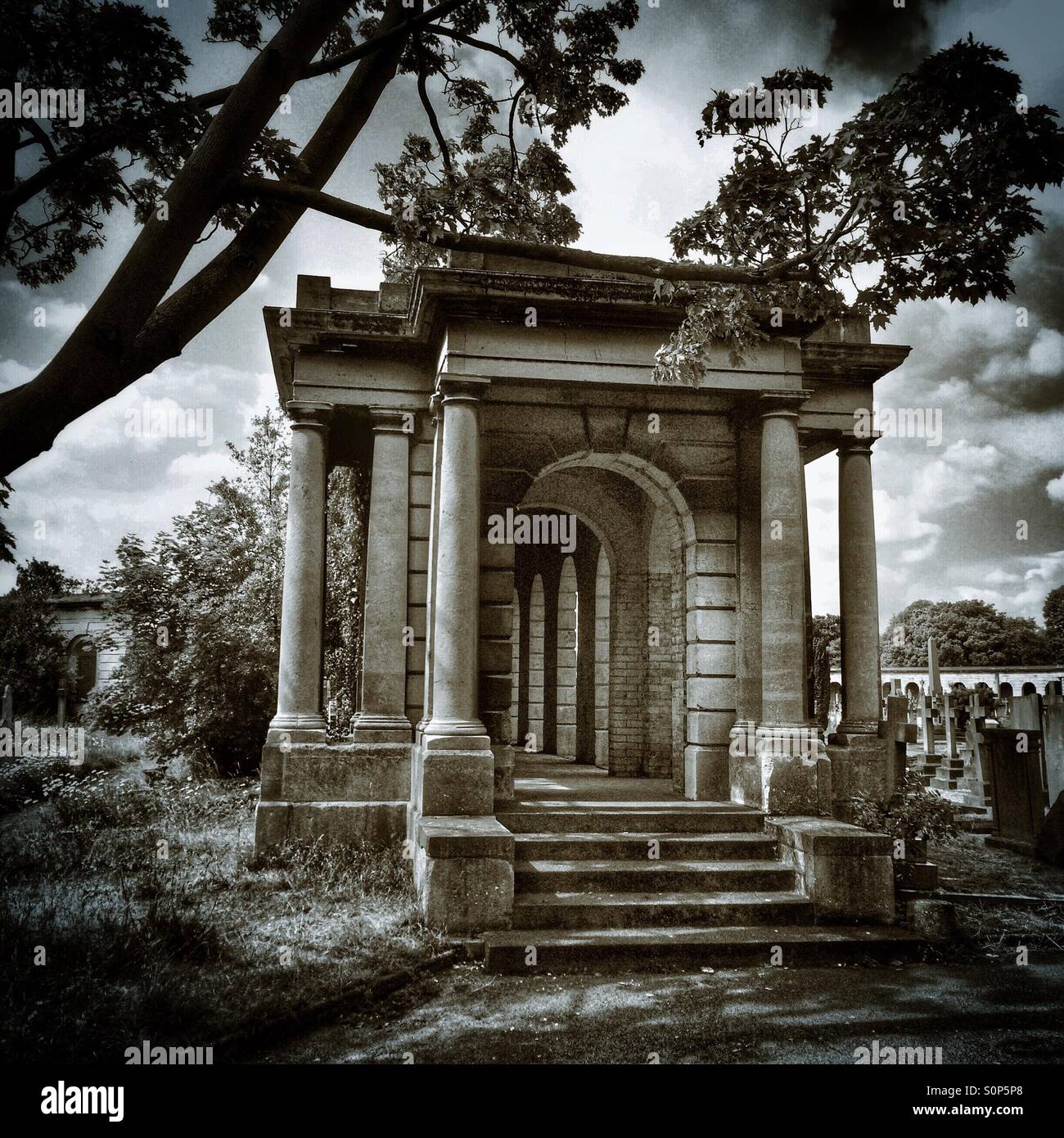 Colonnade black white hi-res stock photography and images - Alamy