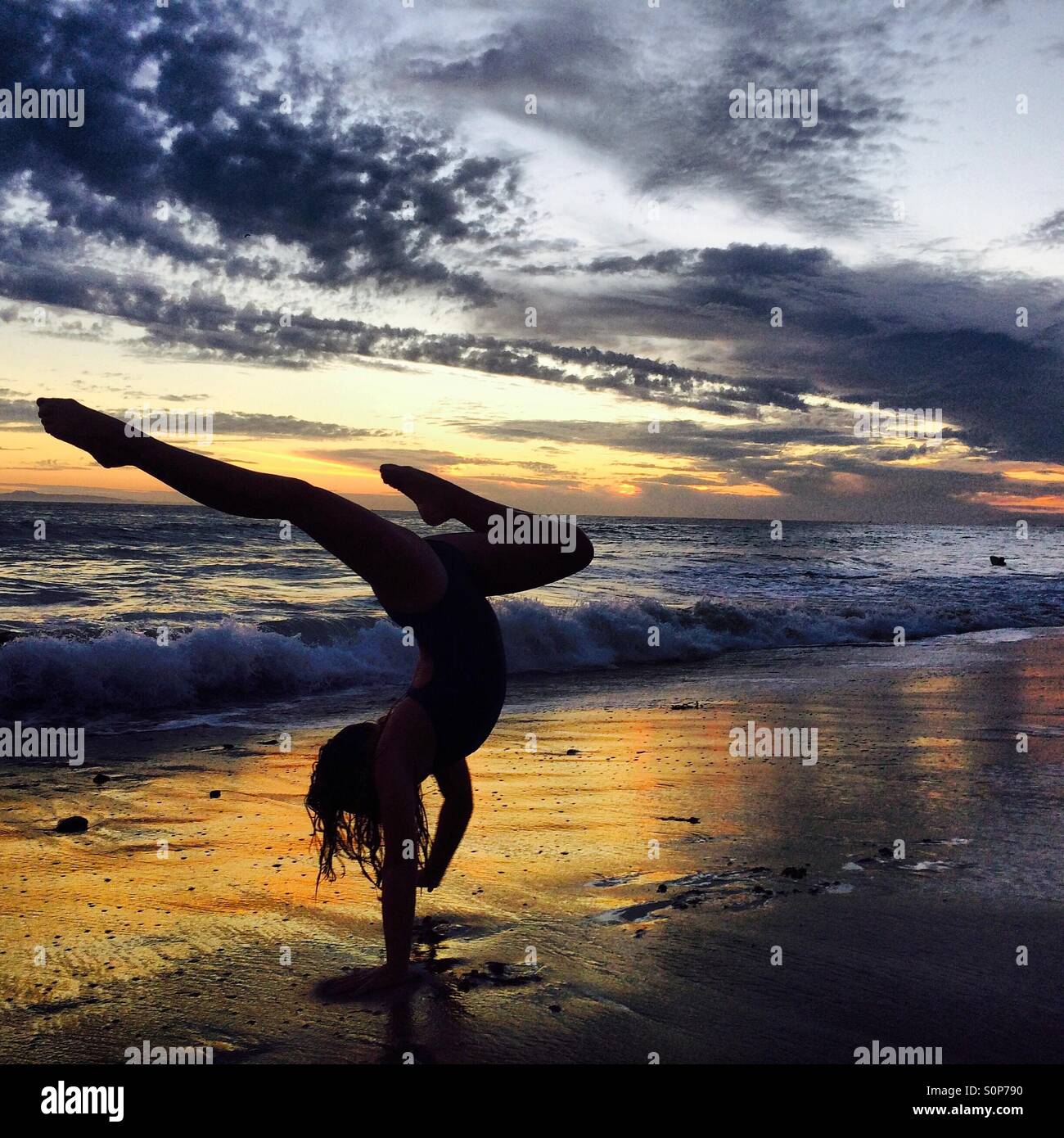 Gymnast silhouette hi-res stock photography and images - Alamy