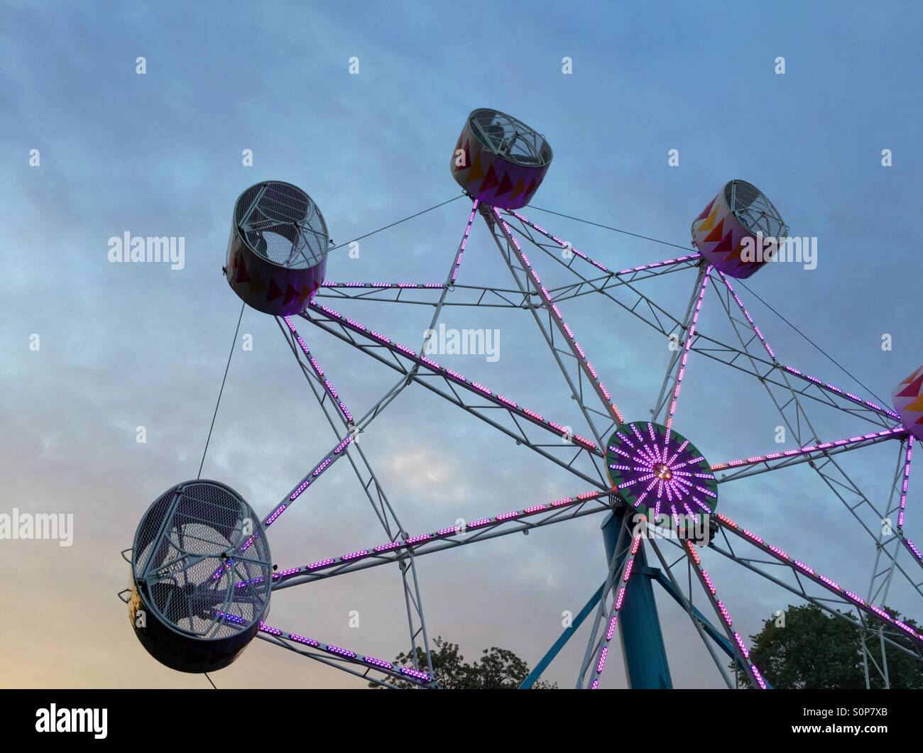 Amusement park carnival hi-res stock photography and images - Alamy
