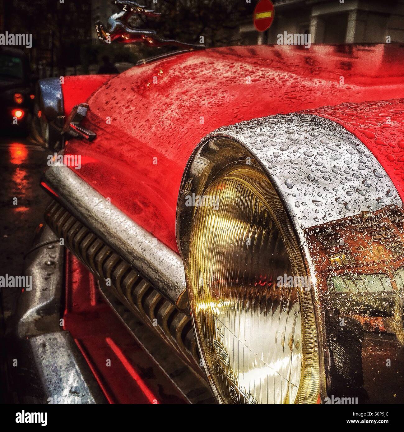 A vintage car in the rain Stock Photo - Alamy