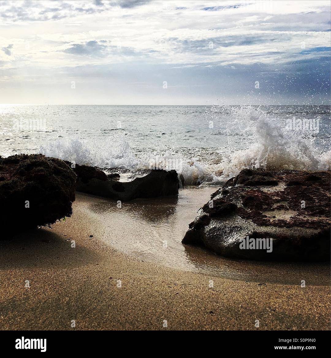 Breaking waves rocks on beach smartphone stock photos and images - Alamy